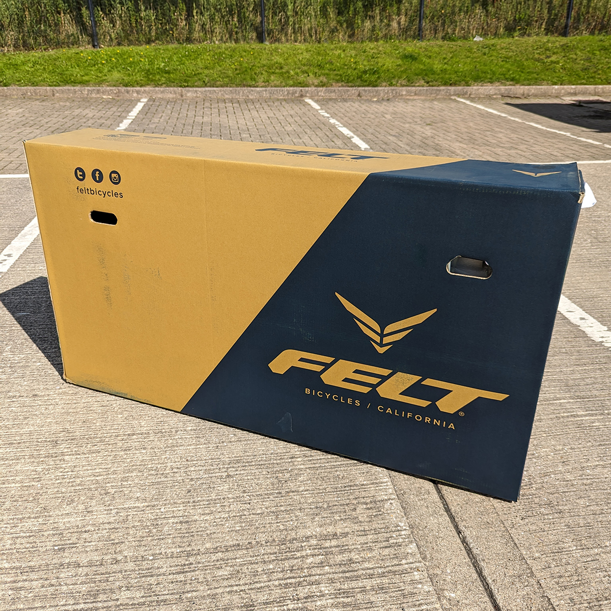 Felt AR Advanced Ultegra Road Bike - BOXED | Merlin Cycles