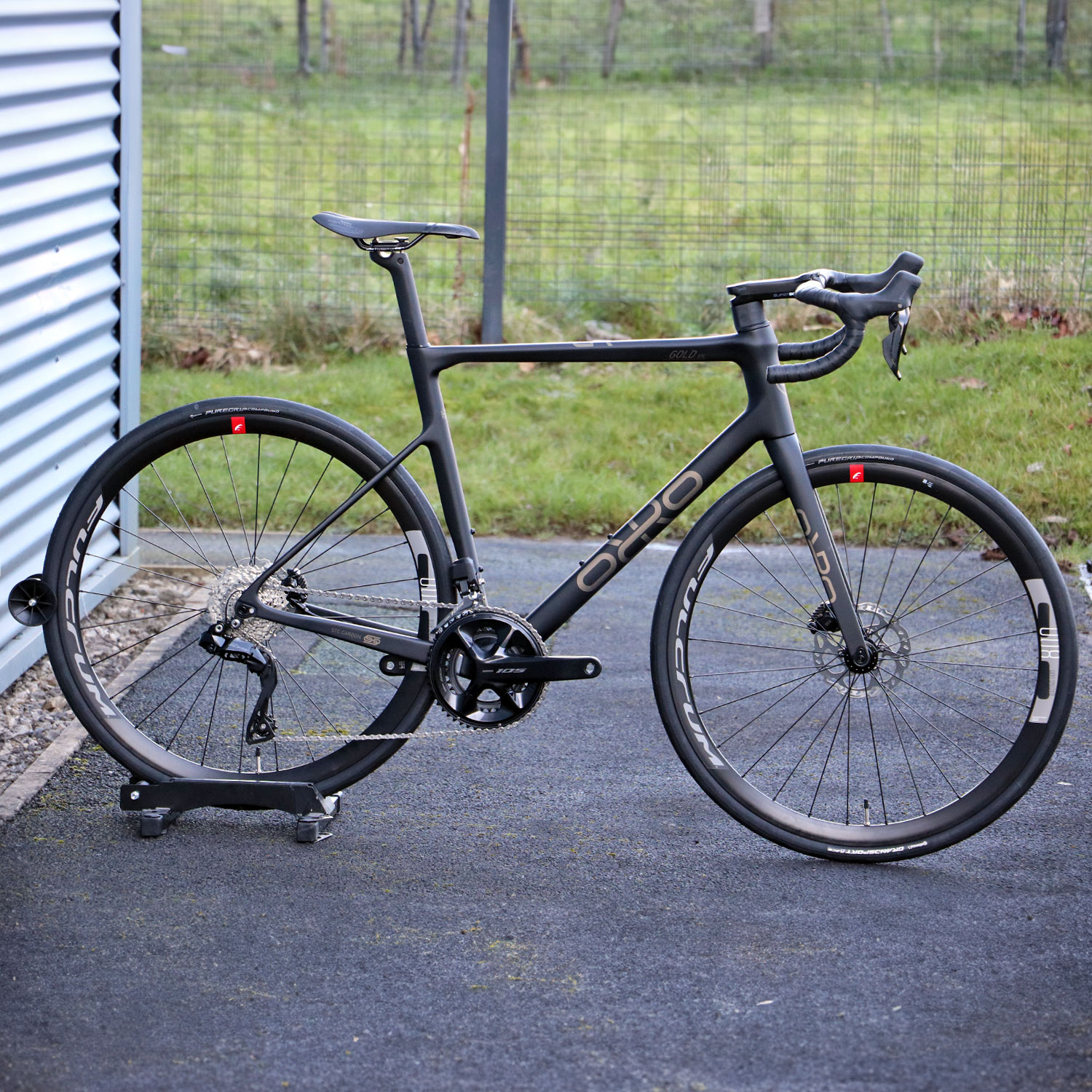 Orro Gold STC 105 Di2 Carbon Road Bike - 2024 | Merlin Cycles