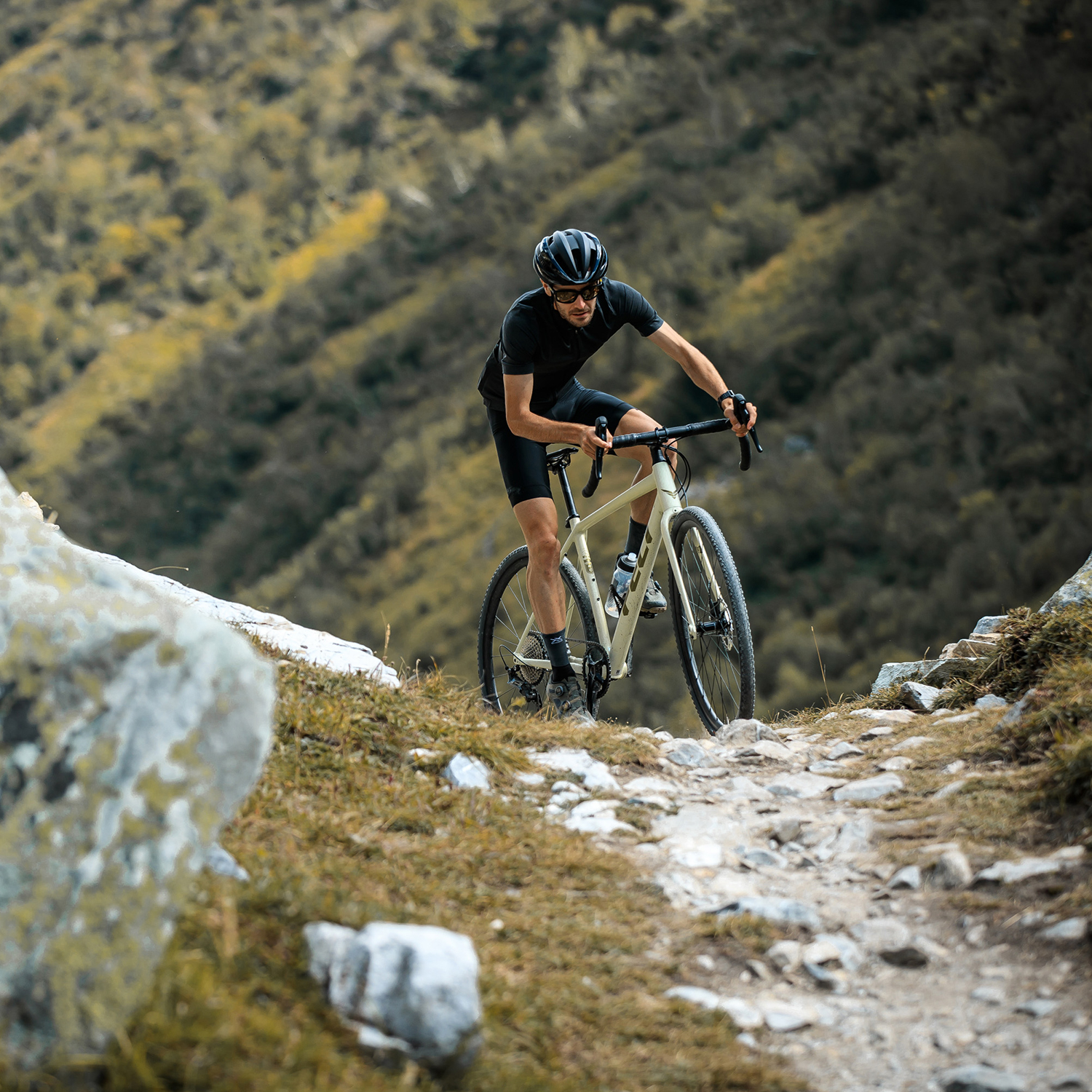 Felt Breed 30 GRX Gravel Bike - Built | Merlin Cycles