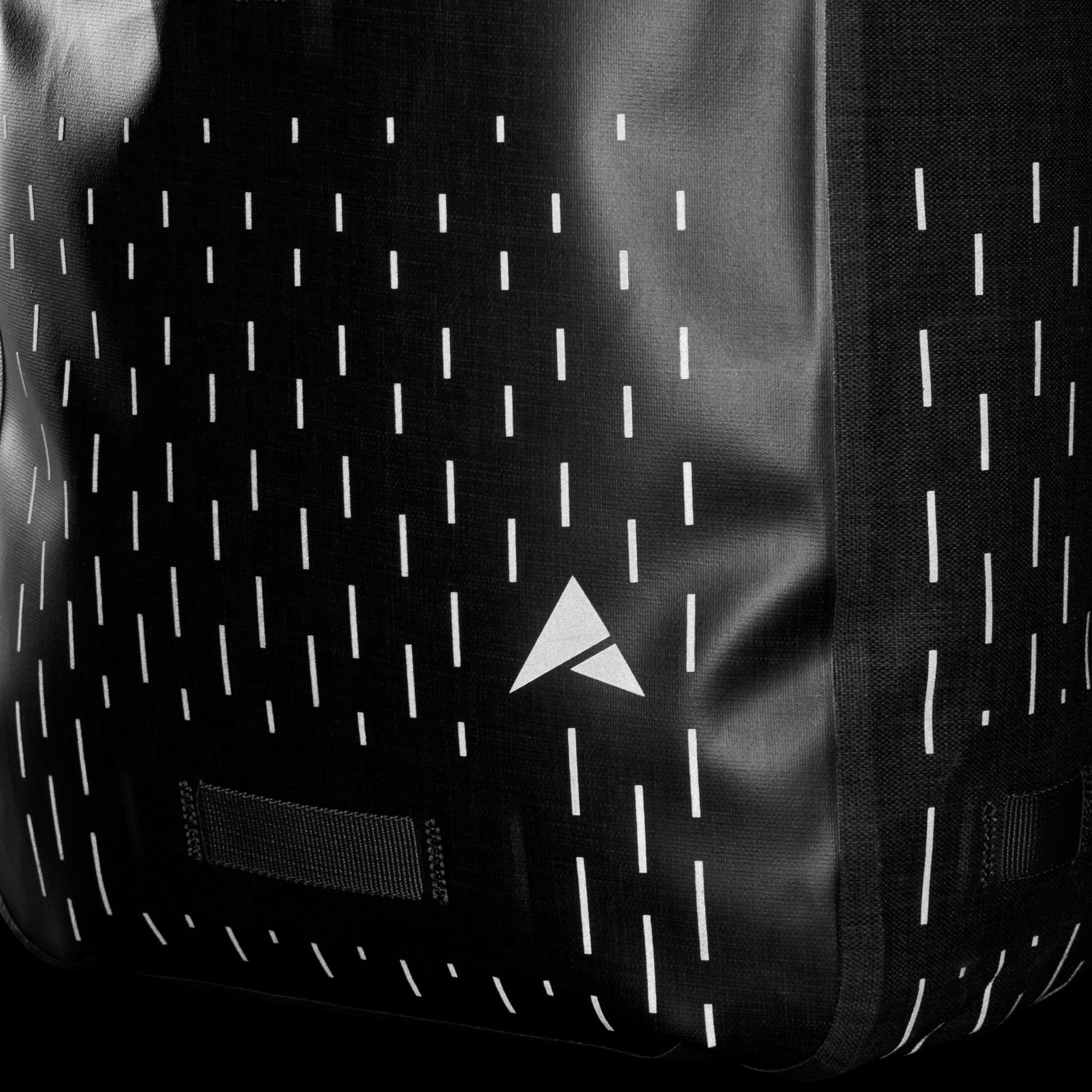 Altura Thunderstorm City 20 Waterproof Backpack | Merlin Cycles