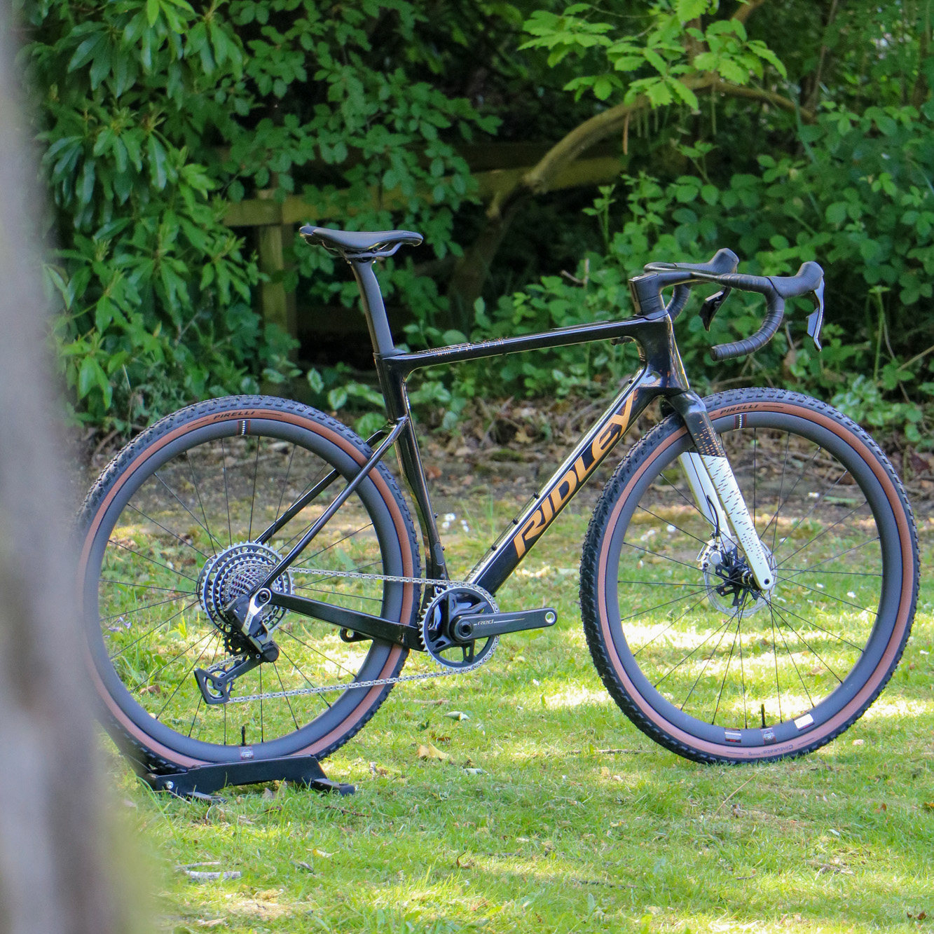 Ridley ASTR RS Red XPLR 32|GR Carbon Gravel Bike | Merlin Cycles