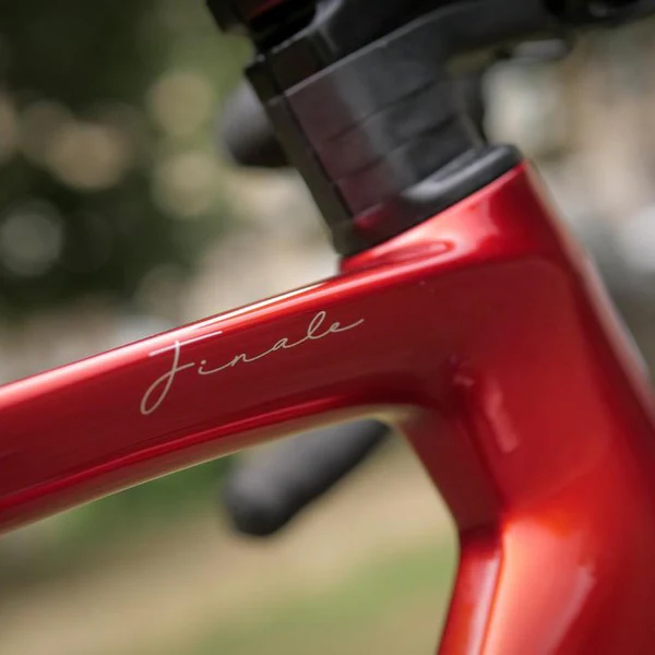 Moda Finale 105 Di2 Cosmic Carbon Road Bike | Merlin Cycles