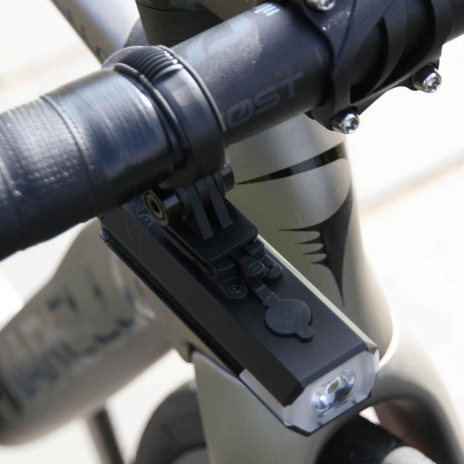 Cateye Flextight H-34 Front Light Aero Mount Bracket | Merlin Cycles