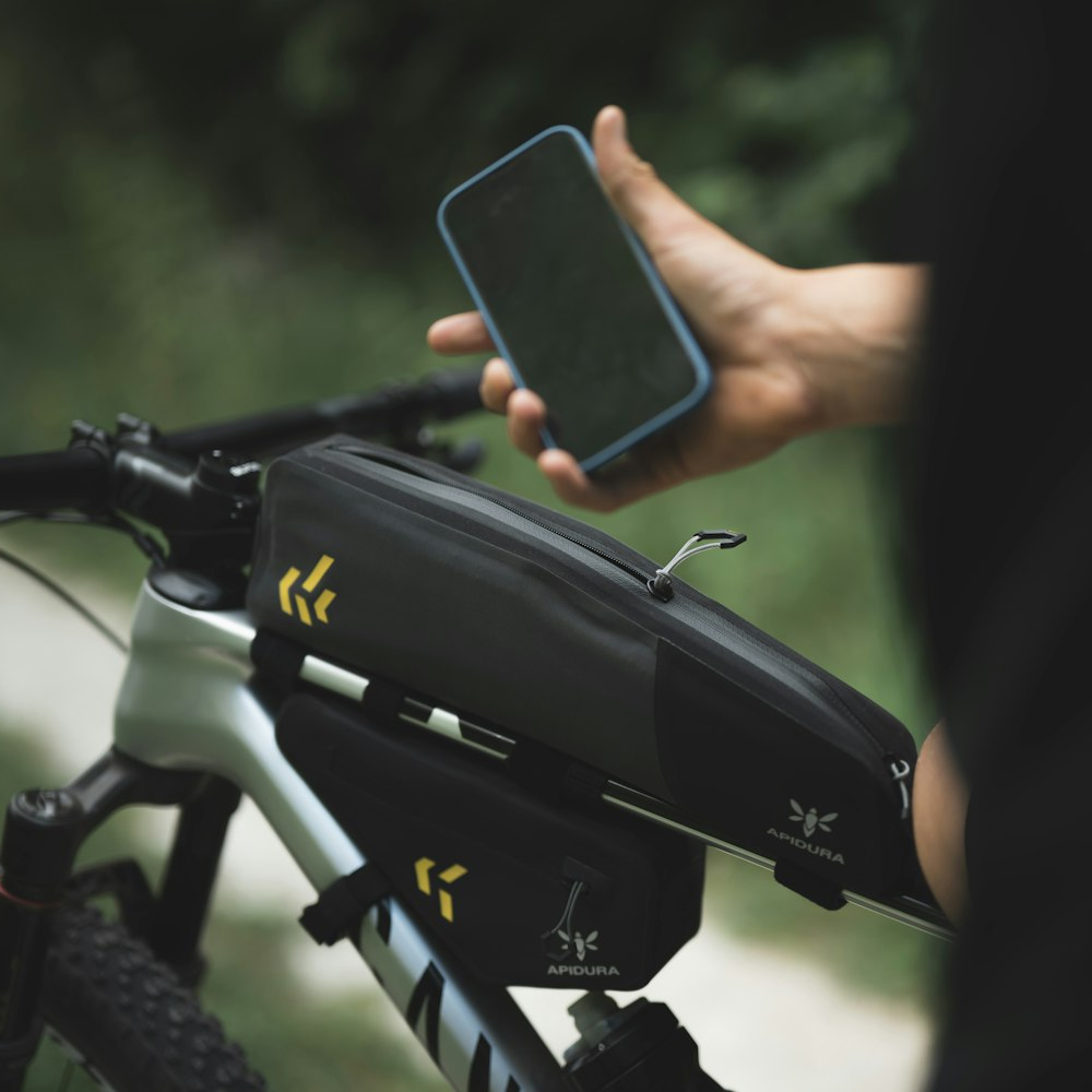 Apidura Backcountry Long Top Tube Pack - 1.8 Litre | Merlin Cycles