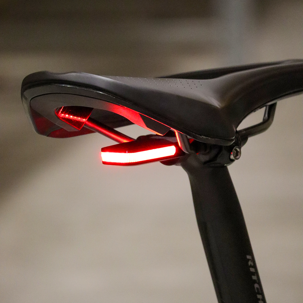 Ravemen CL01 Seat Rail / Seat Post Mount USB Rechargeable Rear Light ...