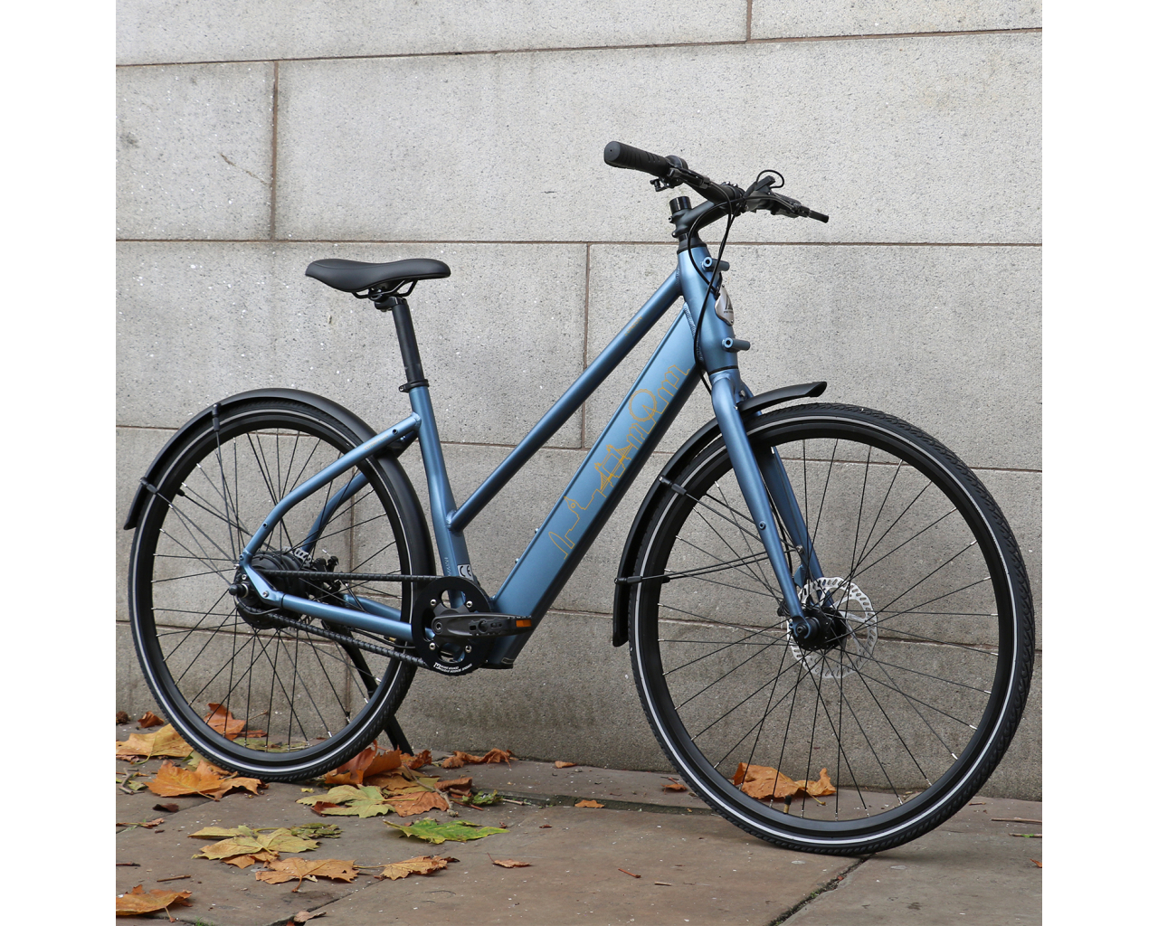 Metroneer London EU700 Plus Step-Thru Hybrid E-Bike | Merlin Cycles