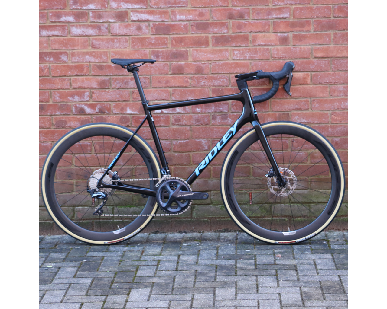 Ridley Helium Disc Ultegra Carbon Road Bike | Merlin Cycles