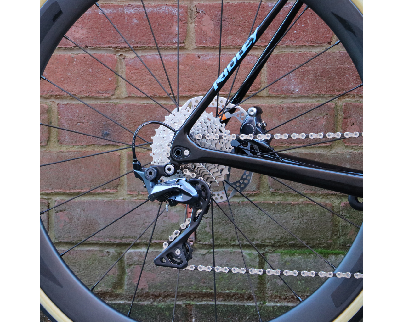 Ridley Helium Disc Ultegra Carbon Road Bike | Merlin Cycles