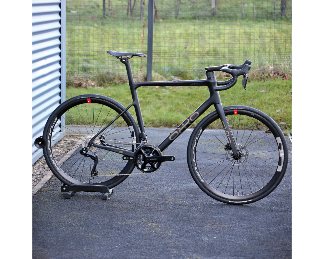 Orro Gold STC 105 Di2 Carbon Road Bike - 2024 | Merlin Cycles