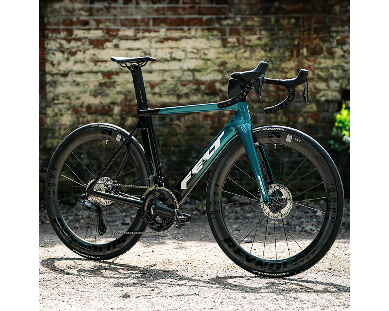 Felt AR Advanced Ultegra Di2 Carbon Road Bike - Built | Merlin Cycles