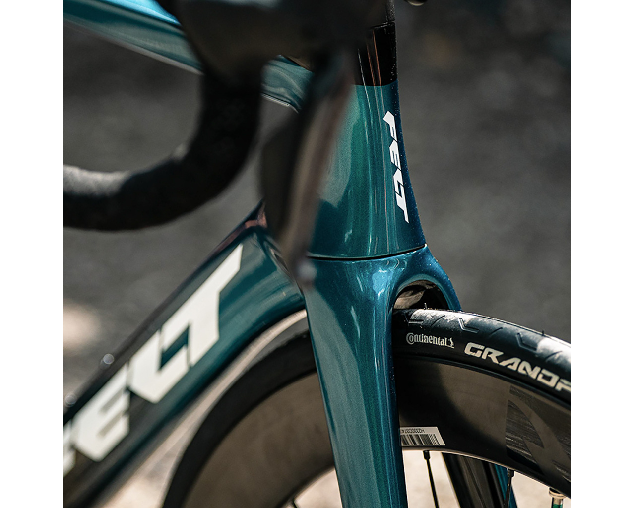 Felt AR Advanced Ultegra Di2 Carbon Road Bike | Merlin Cycles