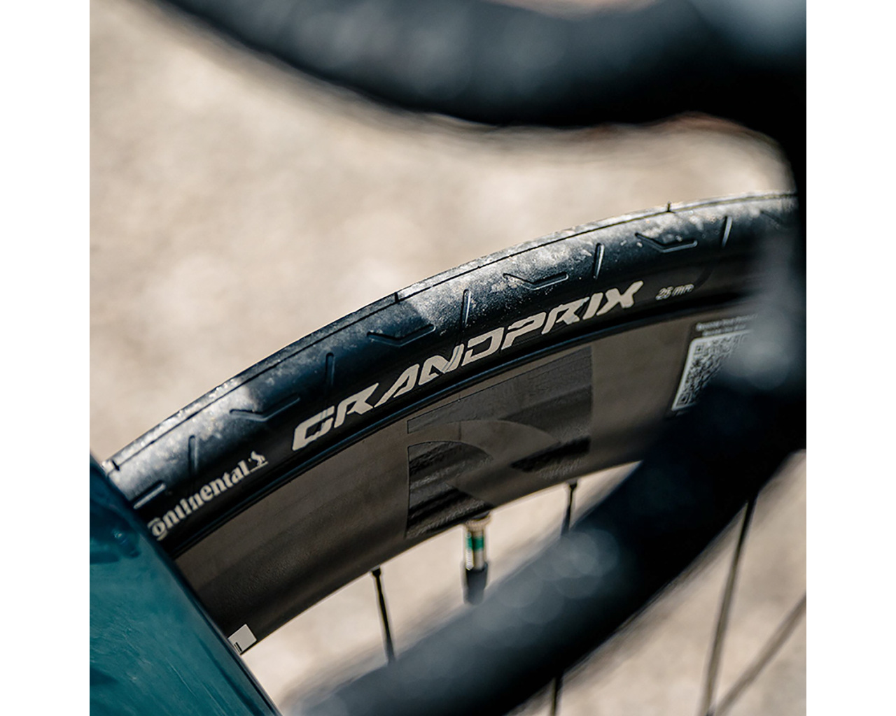 Felt AR Advanced Ultegra Di2 Carbon Road Bike - EX Display | Merlin Cycles