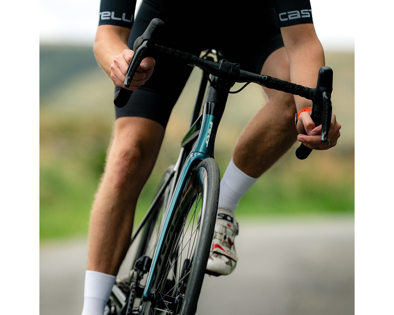 Felt AR Advanced Ultegra Di2 Carbon Road Bike - EX Display | Merlin Cycles