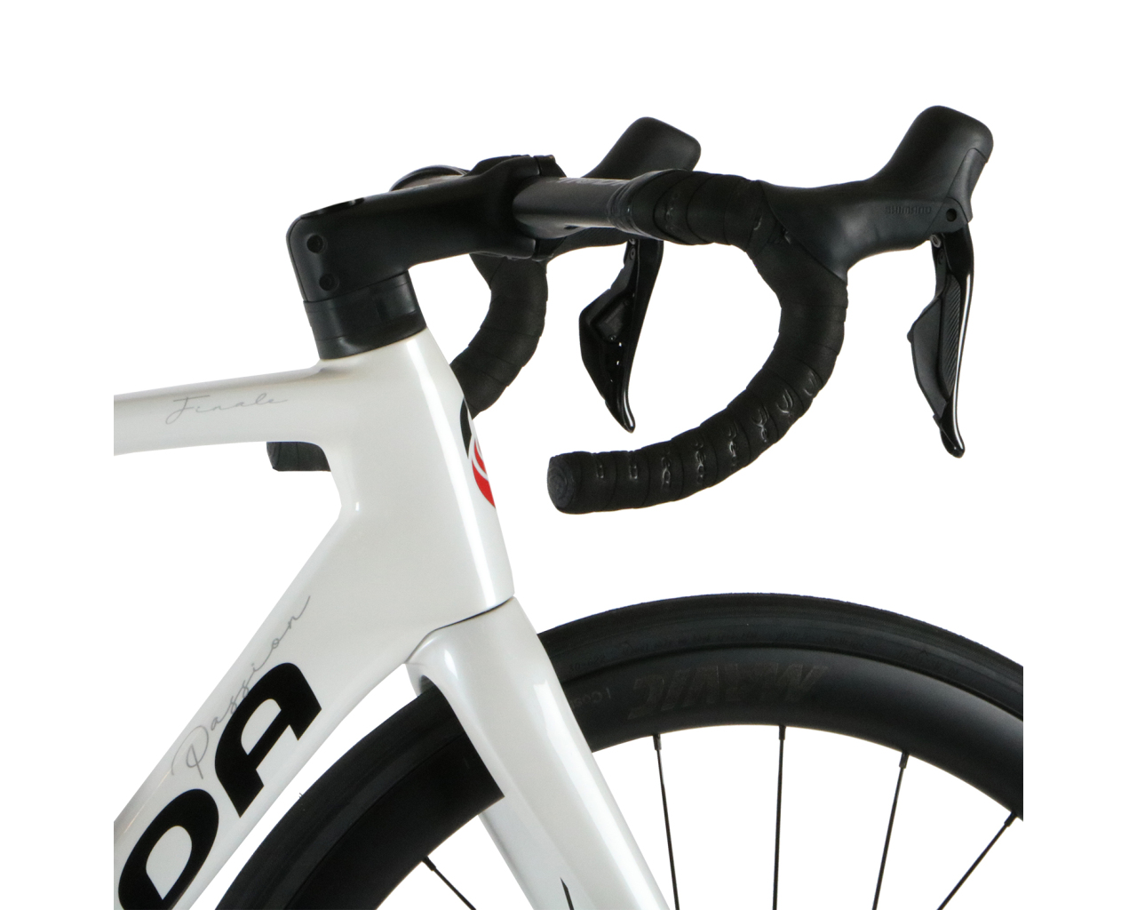 Moda Finale 105 Di2 Cosmic Carbon Road Bike | Merlin Cycles