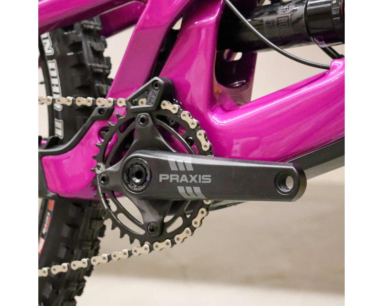 Santa Cruz Heckler SL E-Bike 2024 - Build Kit S | Merlin Cycles