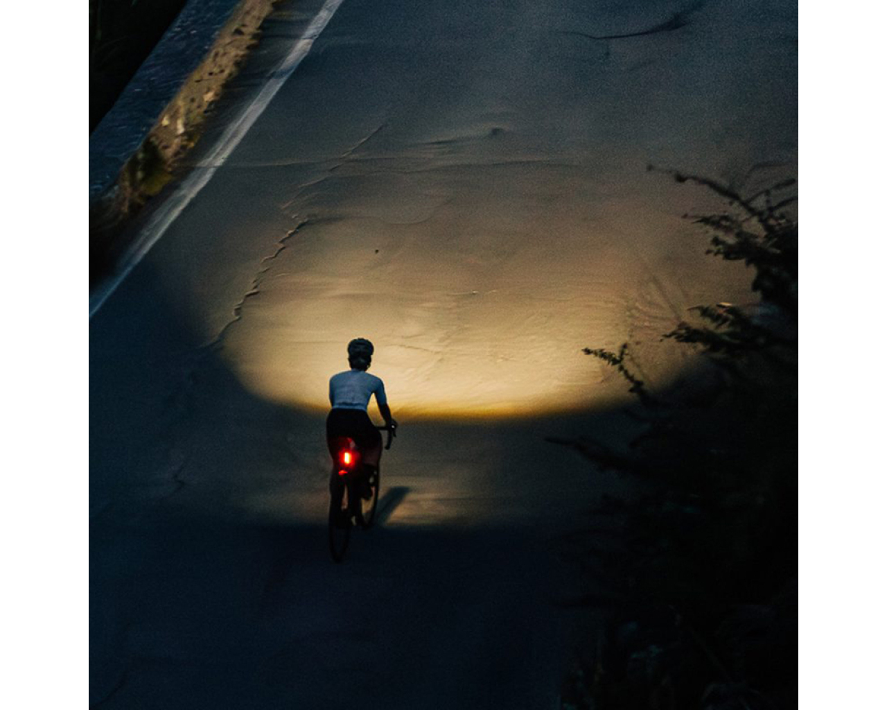 Magicshine Hori 1300 Rechargeable Front Bike Light | Merlin Cycles