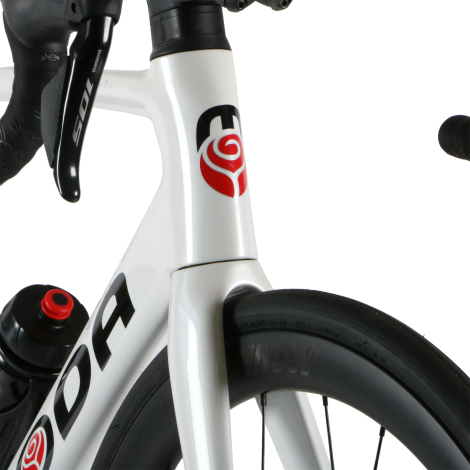 Moda Finale 105 Di2 Cosmic Carbon Road Bike | Merlin Cycles