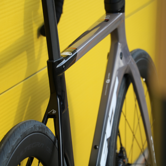 Felt AR Advanced Ultegra Di2 C50 Carbon Road Bike | Merlin Cycles