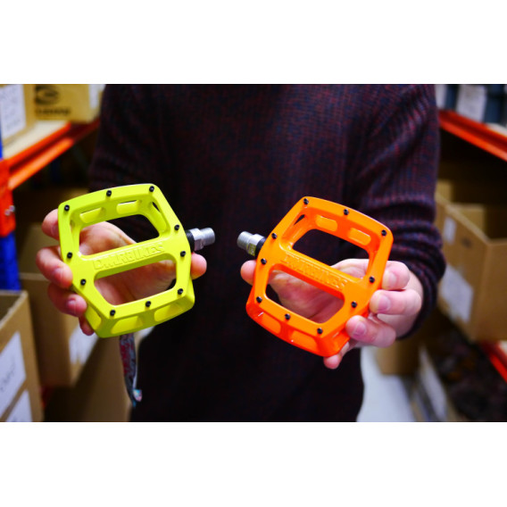 DMR V12 Flat Pedals | Merlin Cycles